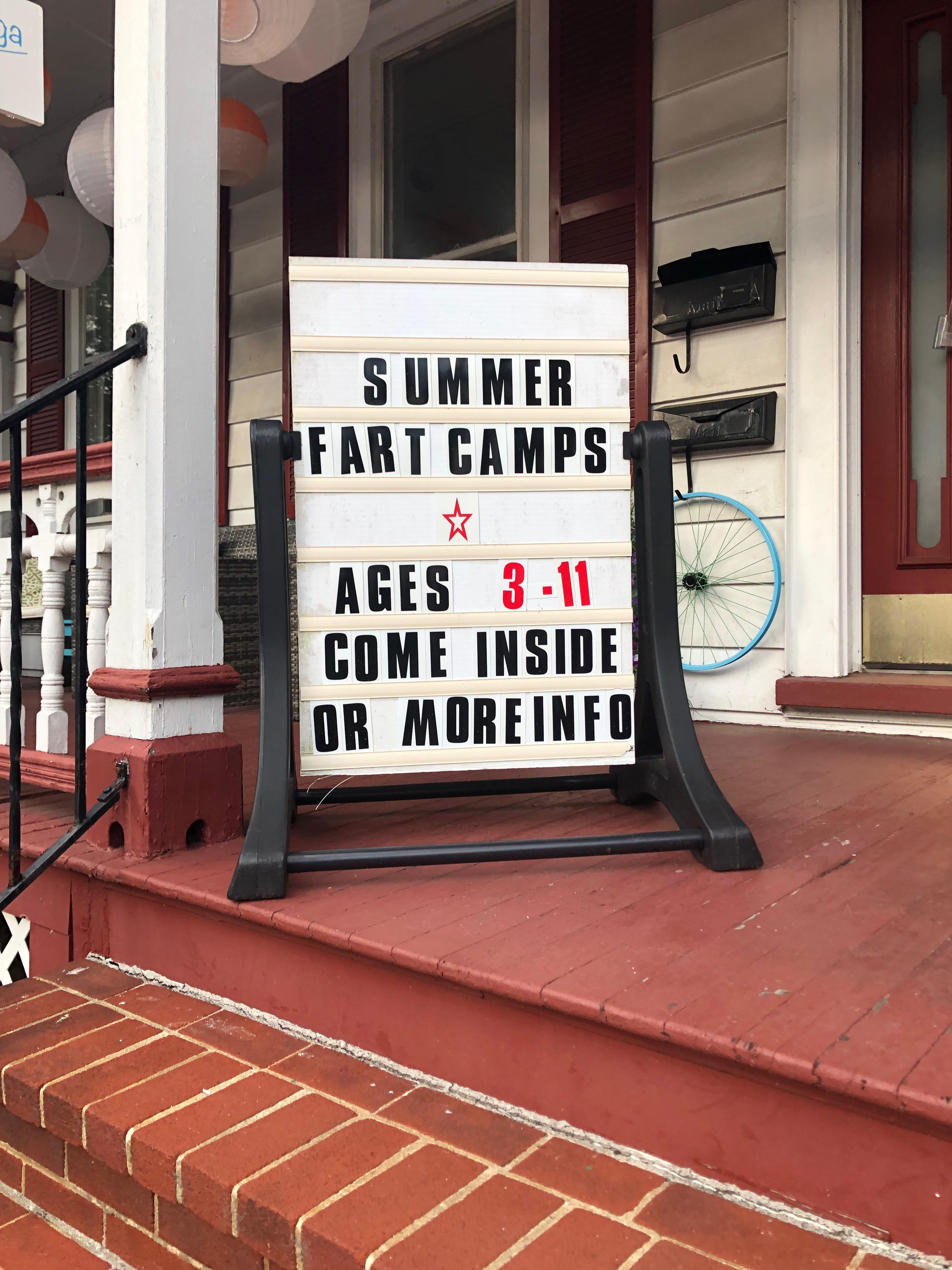 Stop messing with signs lol | Scrolller