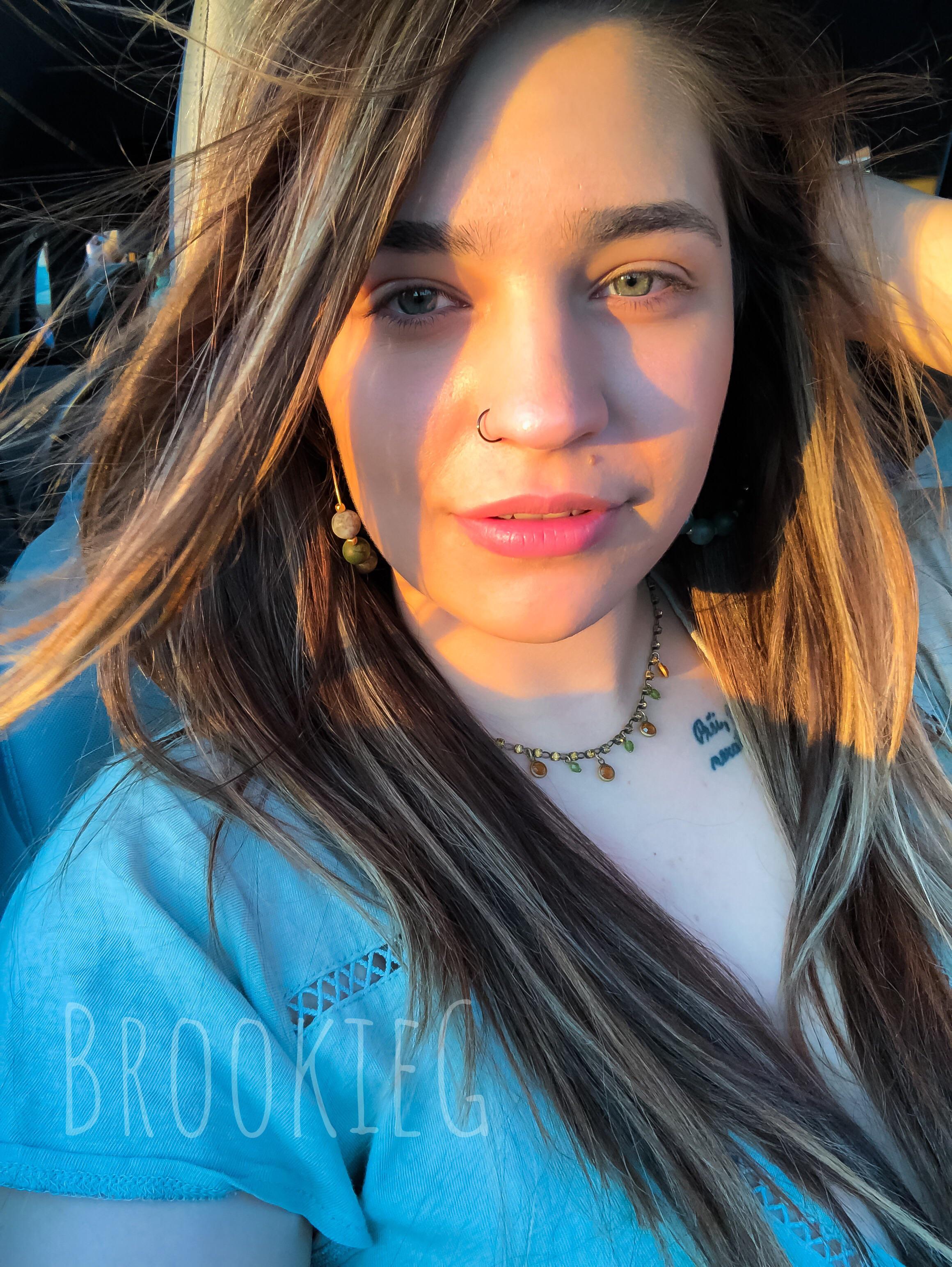 Straight hair or wavy hair? | Scrolller