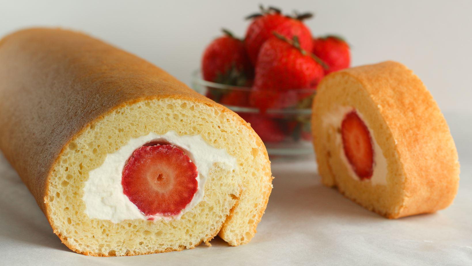 Strawberry Cake Roll | Scrolller