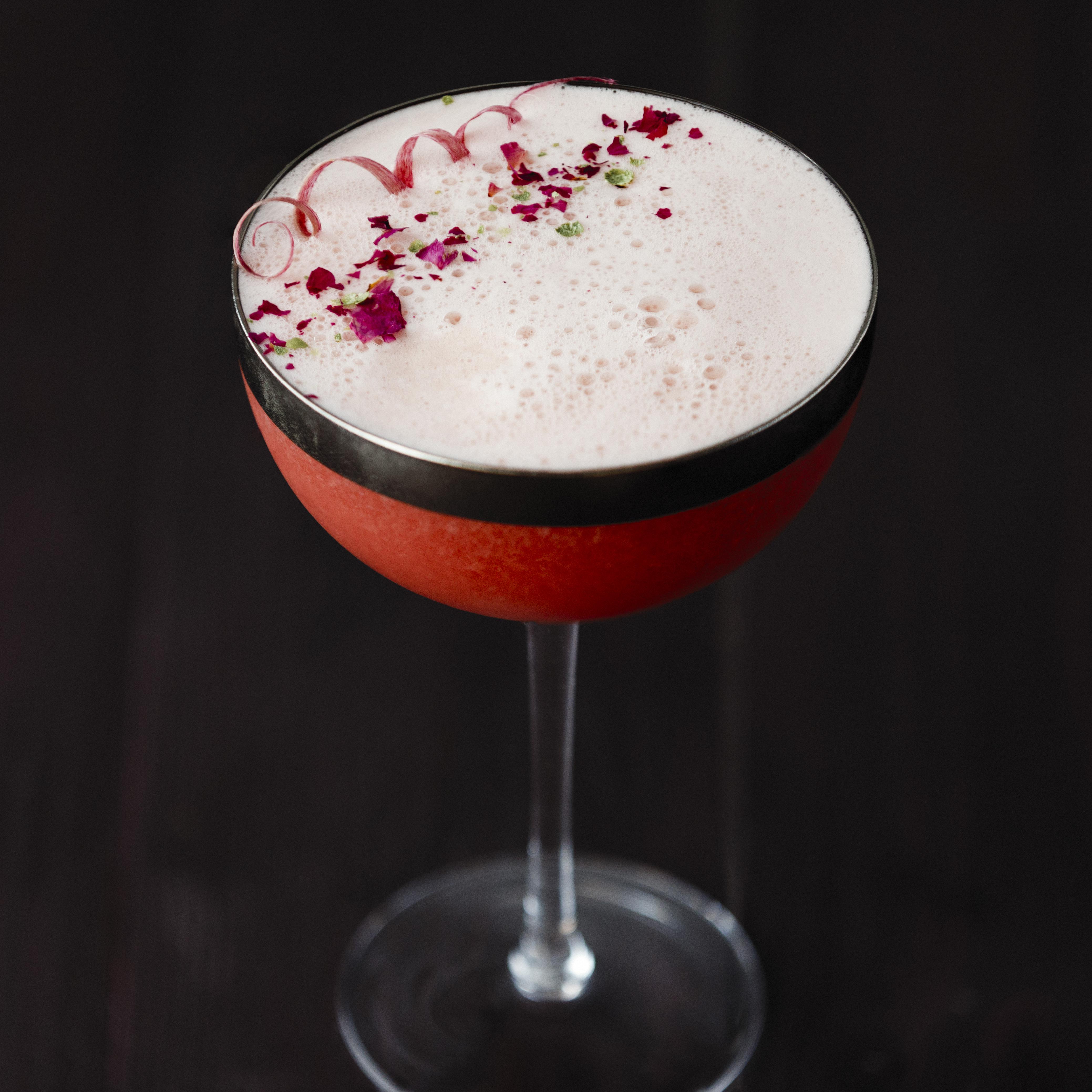 Strawberry Rhubarb Whiskey Sour | Scrolller