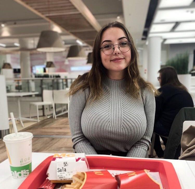 Stretching that sweater | Scrolller