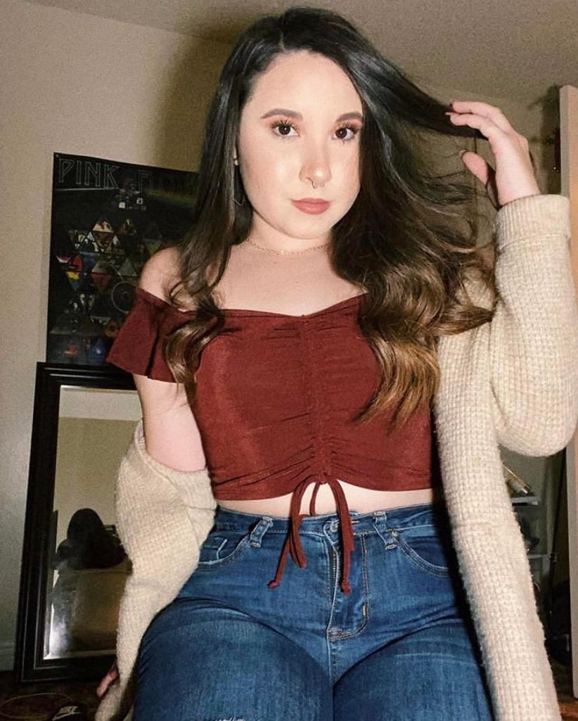 Submit and send a beautiful goddess like me everything you’ve got 🦋💧💙 💰💰 | Scrolller