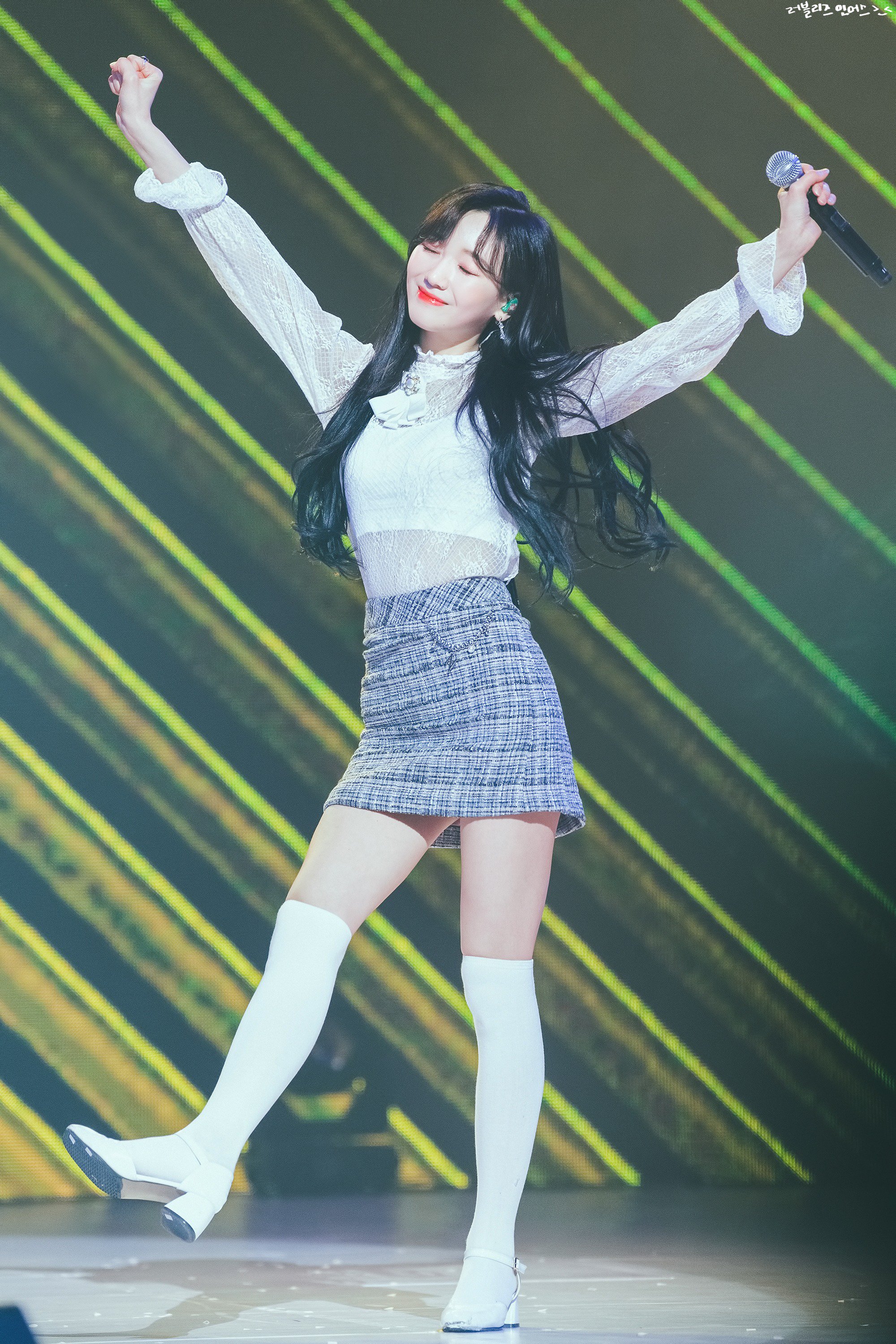 Sujeong cheer | Scrolller