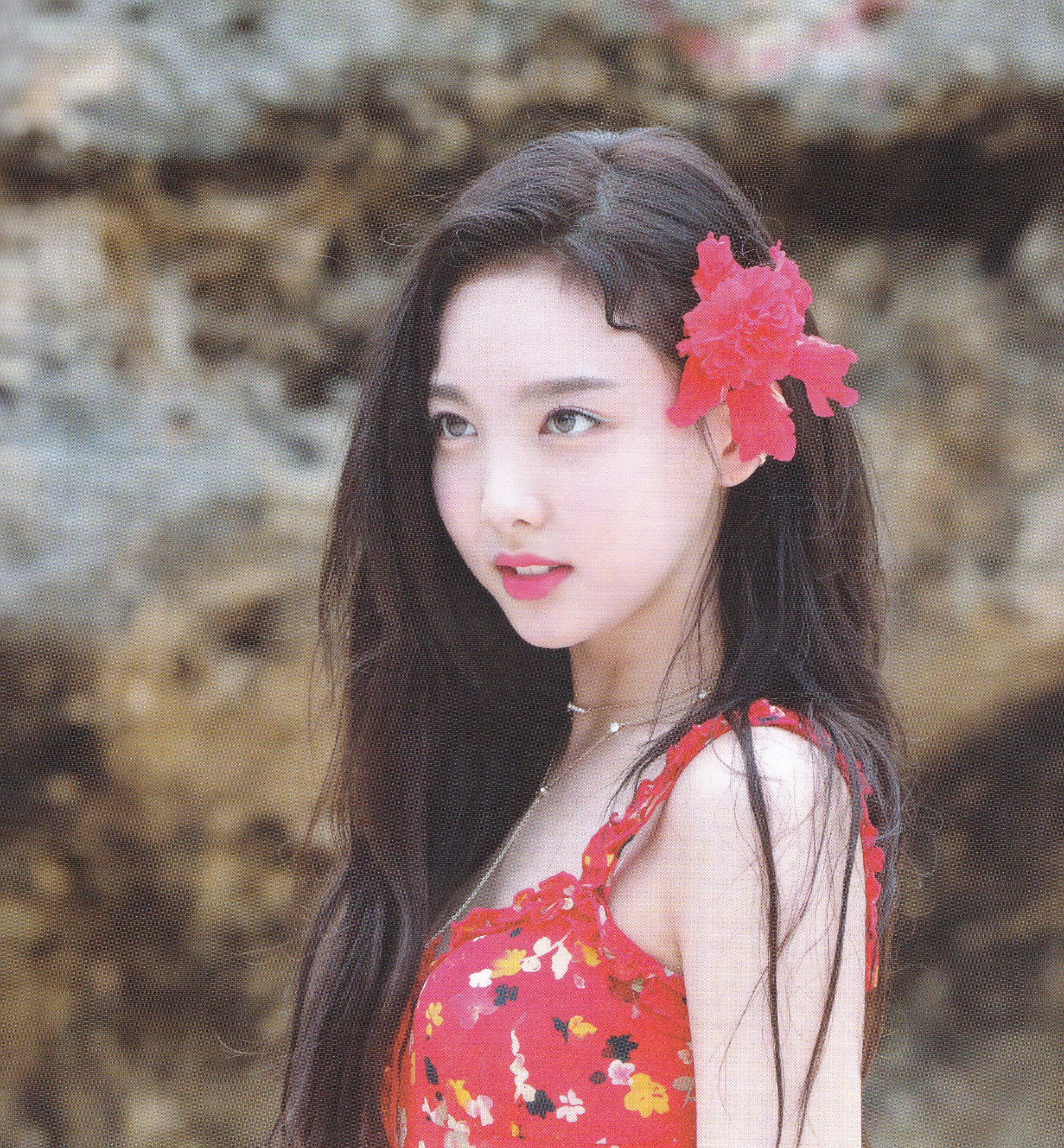 Summer Nights Nayeon | Scrolller