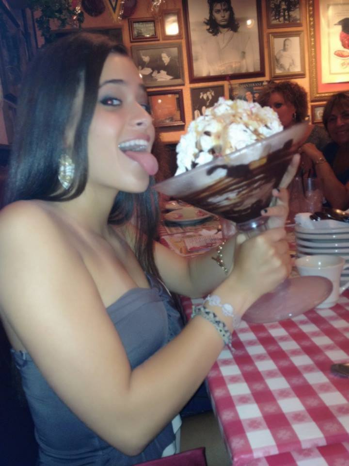 Sundae babe | Scrolller