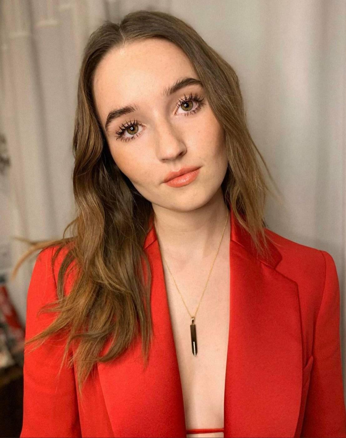 Super horny for Kaitlyn Dever tonight | Scrolller