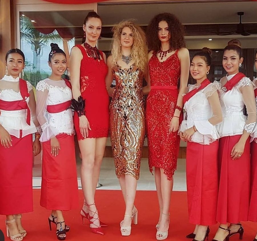 Super Tall Models travel to Asia | Scrolller