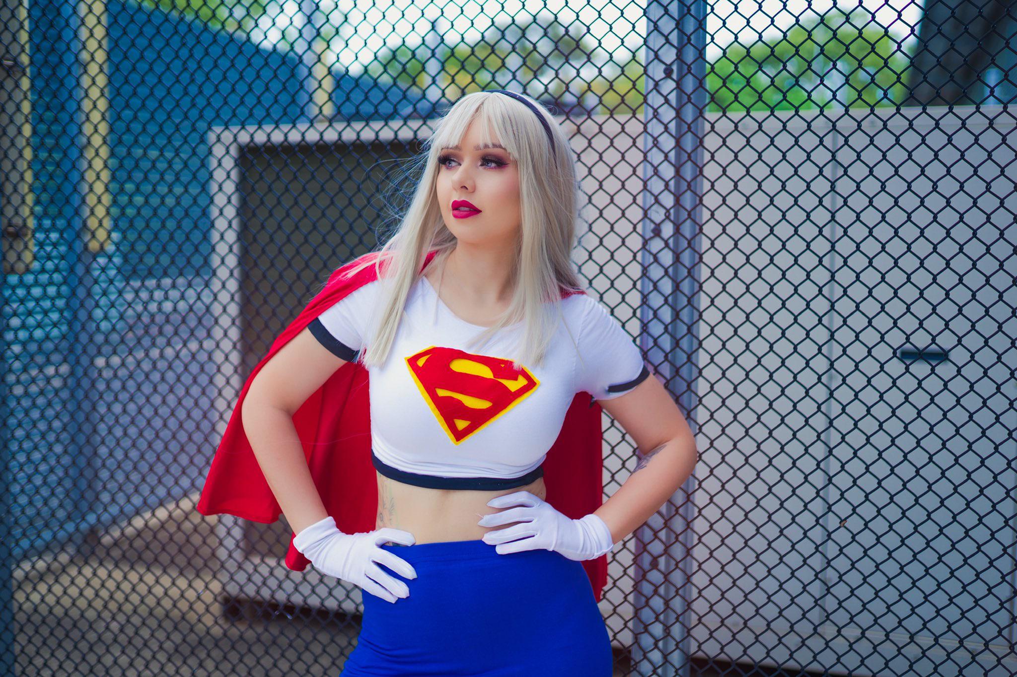 Supergirl. She’s gorgeous | Scrolller