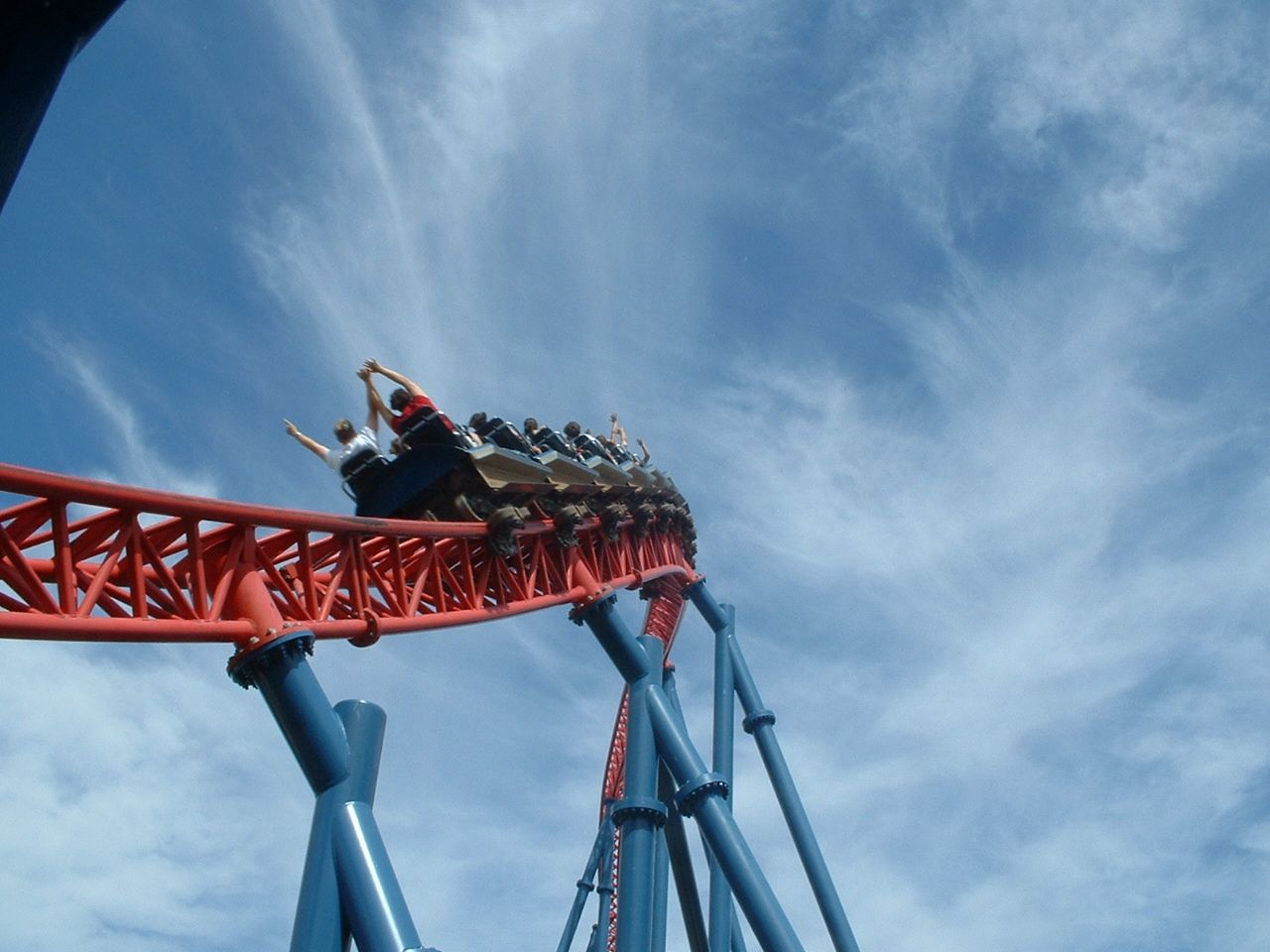 Superman: Ride of Steel at Six Flags New England in 2004(not yet Bizarro!)[OC][1280x960] | Scrolller