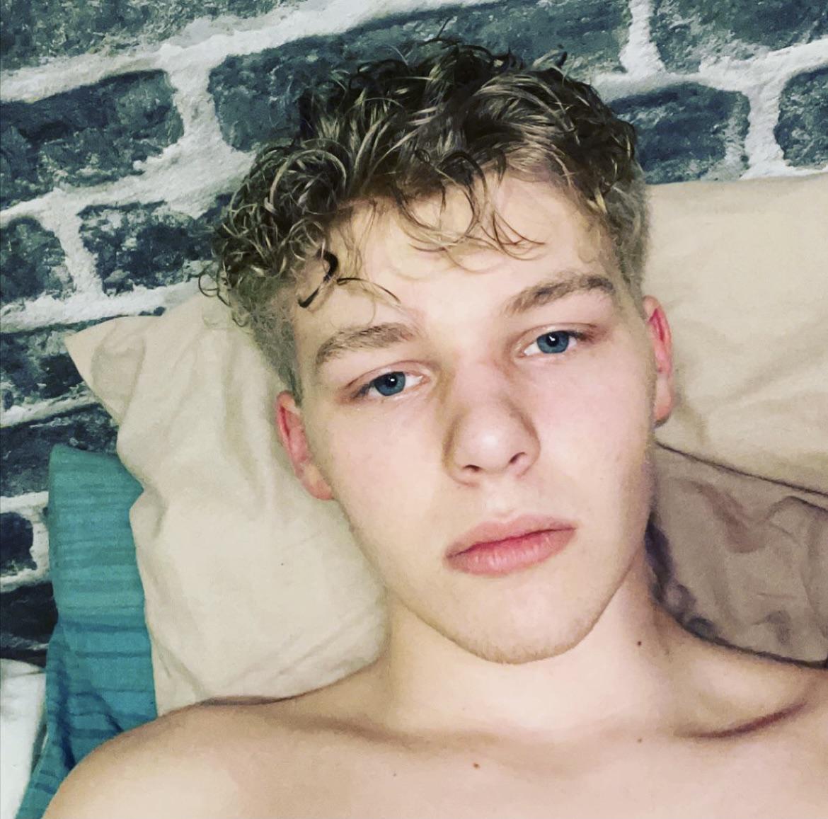 Surrey 18 | Scrolller