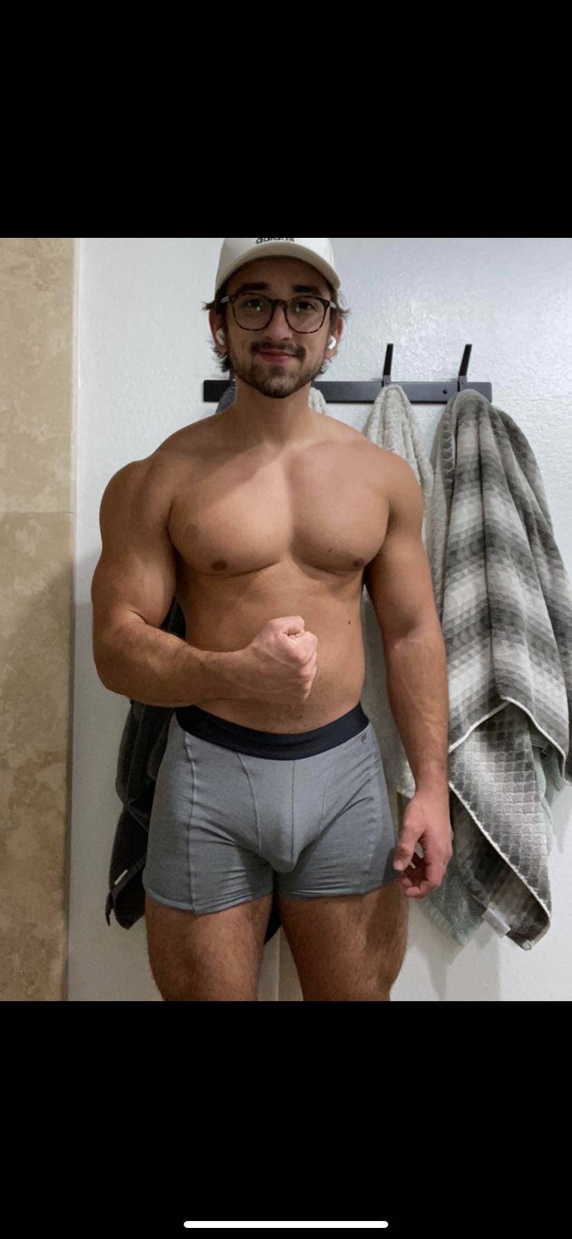 Sweaty workout anyone?😏 | Scrolller