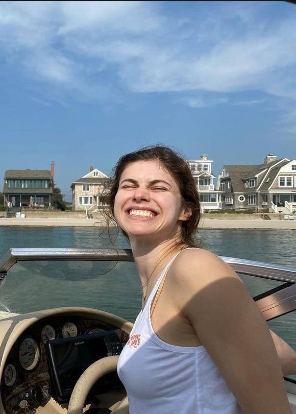 T-Shirt + Thin Bra = 😁 | Scrolller