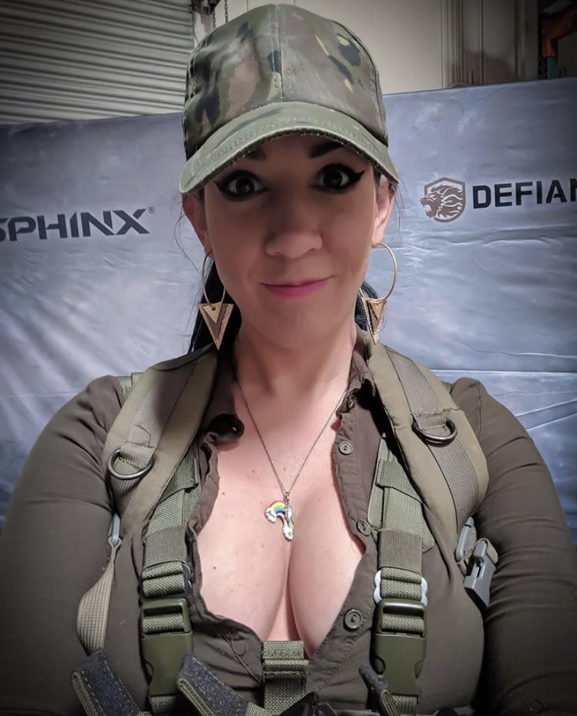 Tactical cleavage | Scrolller