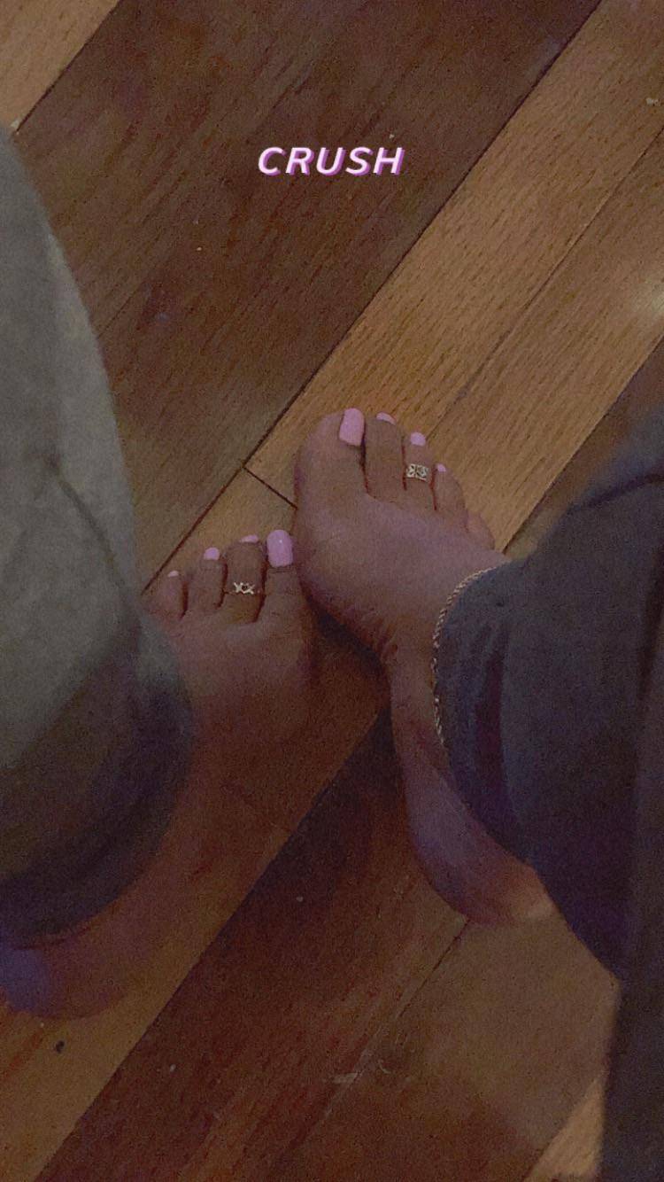 Take a peek in my pink lyfe. 💞 | Scrolller