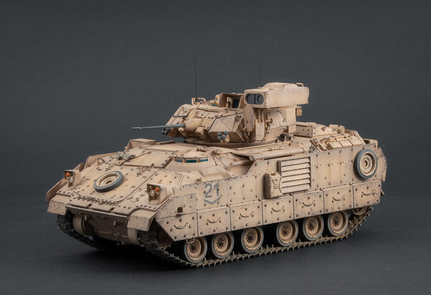 Tamiya M2A2 Bradley 1/35 | Scrolller