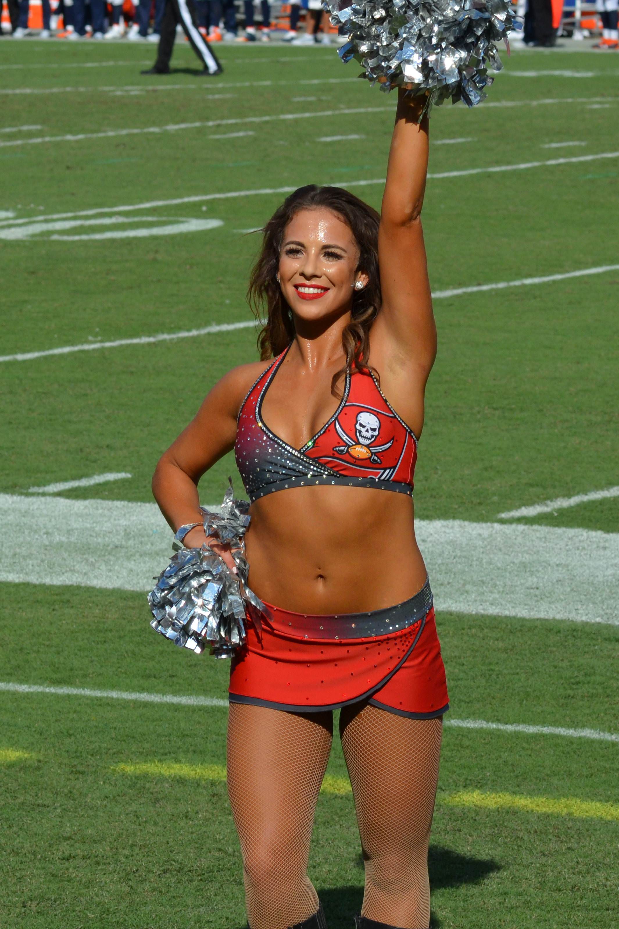 Tampa bucs cheerleader | Scrolller