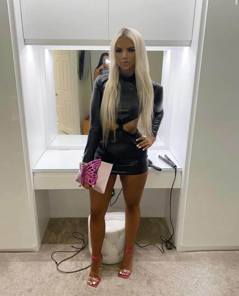 Tanned Chav Scrolller
