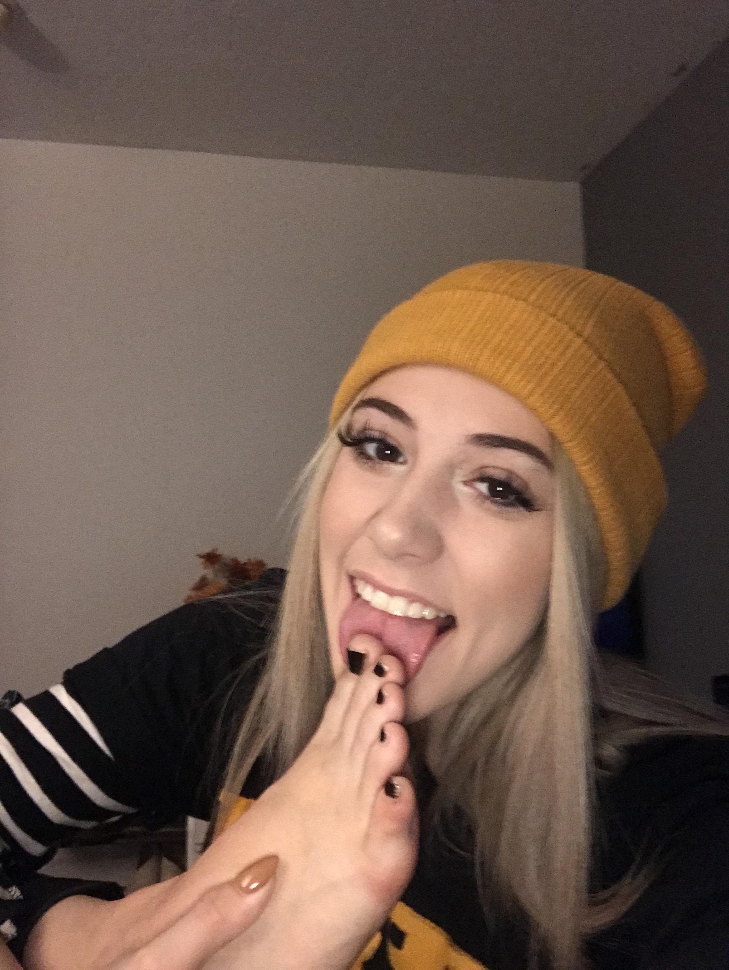 taste my toes ;) | Scrolller