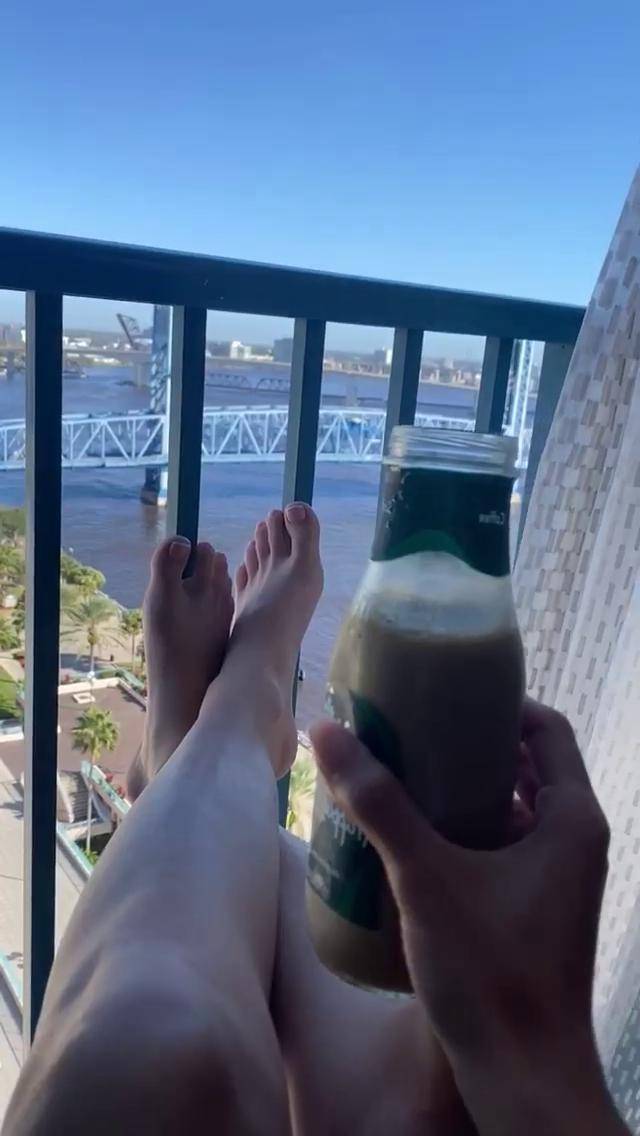Tay giving us a good view of her cute feet | Scrolller