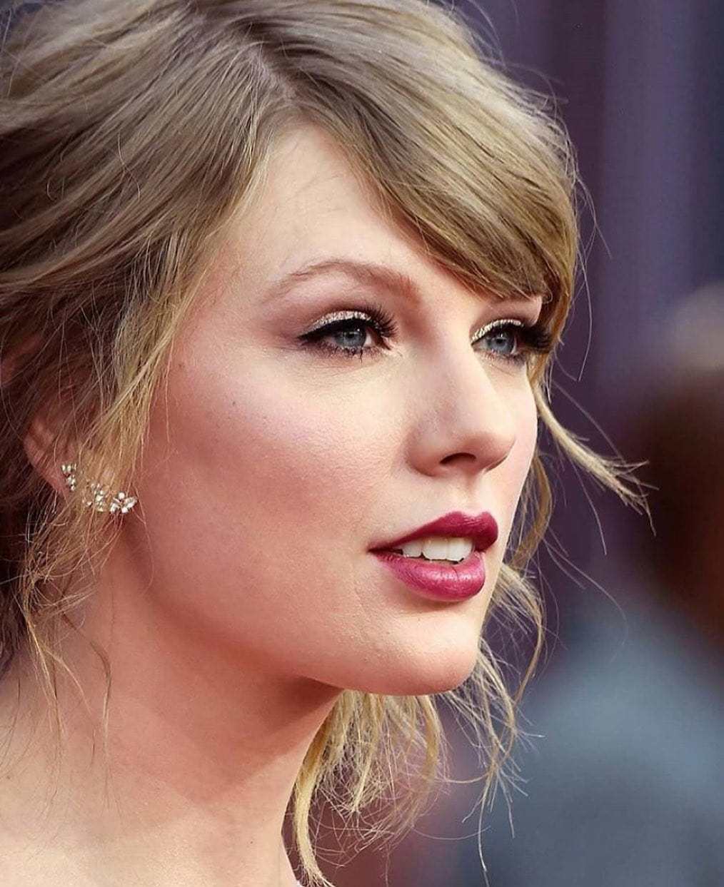 Taylor Swift | Scrolller