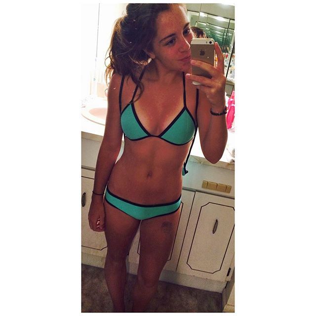 Teal selfie | Scrolller