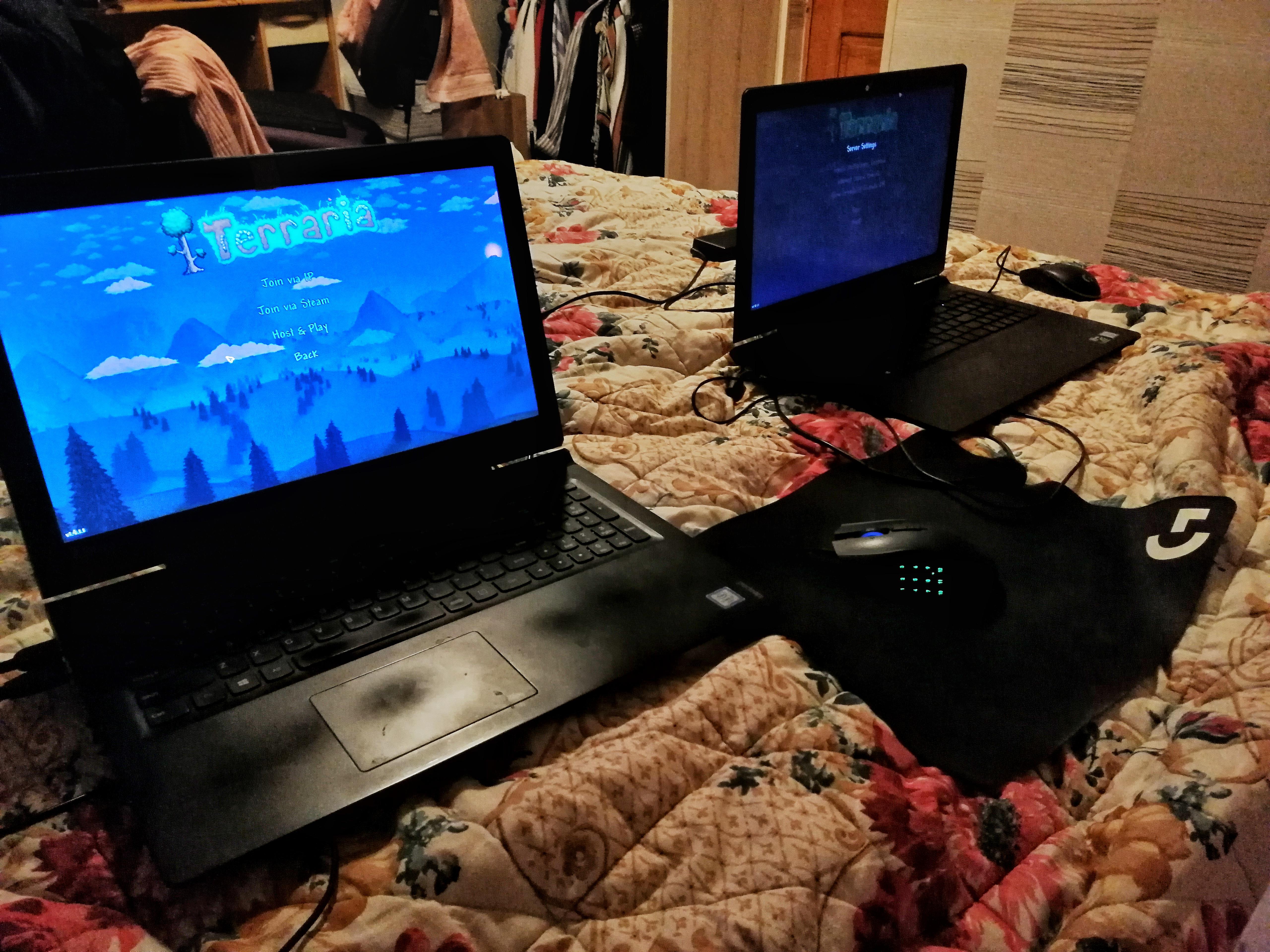 Terraria night battlestation | Scrolller