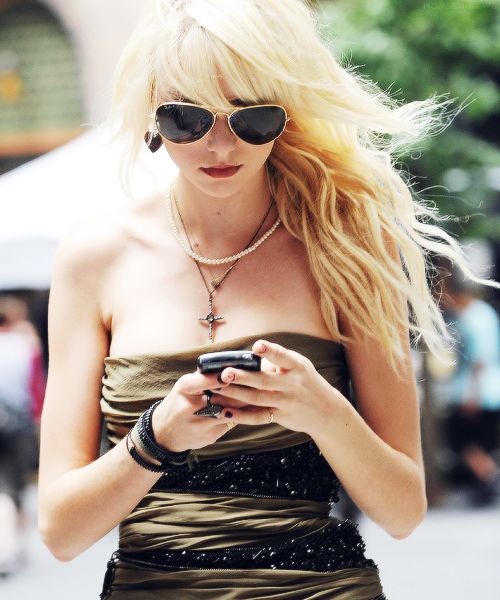 Texting candid | Scrolller