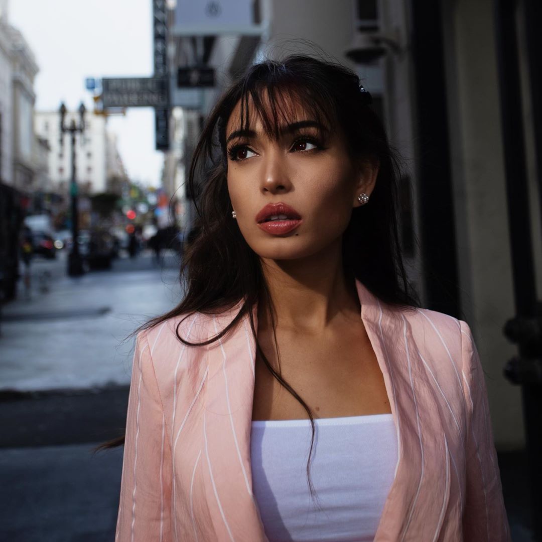 Thai / German | Scrolller