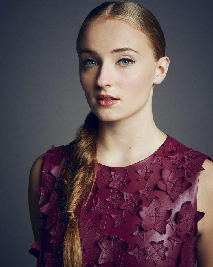 That brown hair and the dress, so elegant | Scrolller