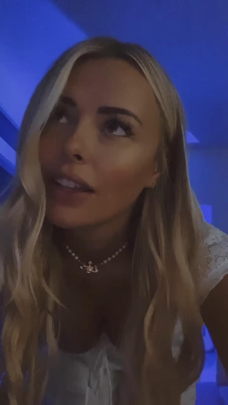 That cleavage though | Scrolller