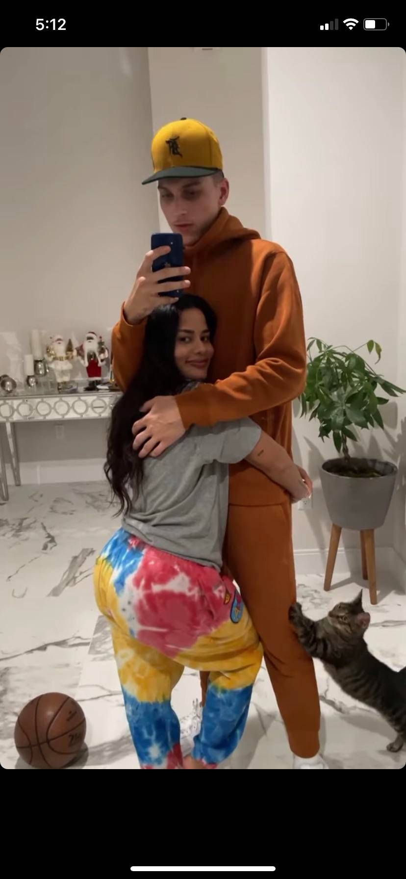 That height difference tho | Scrolller