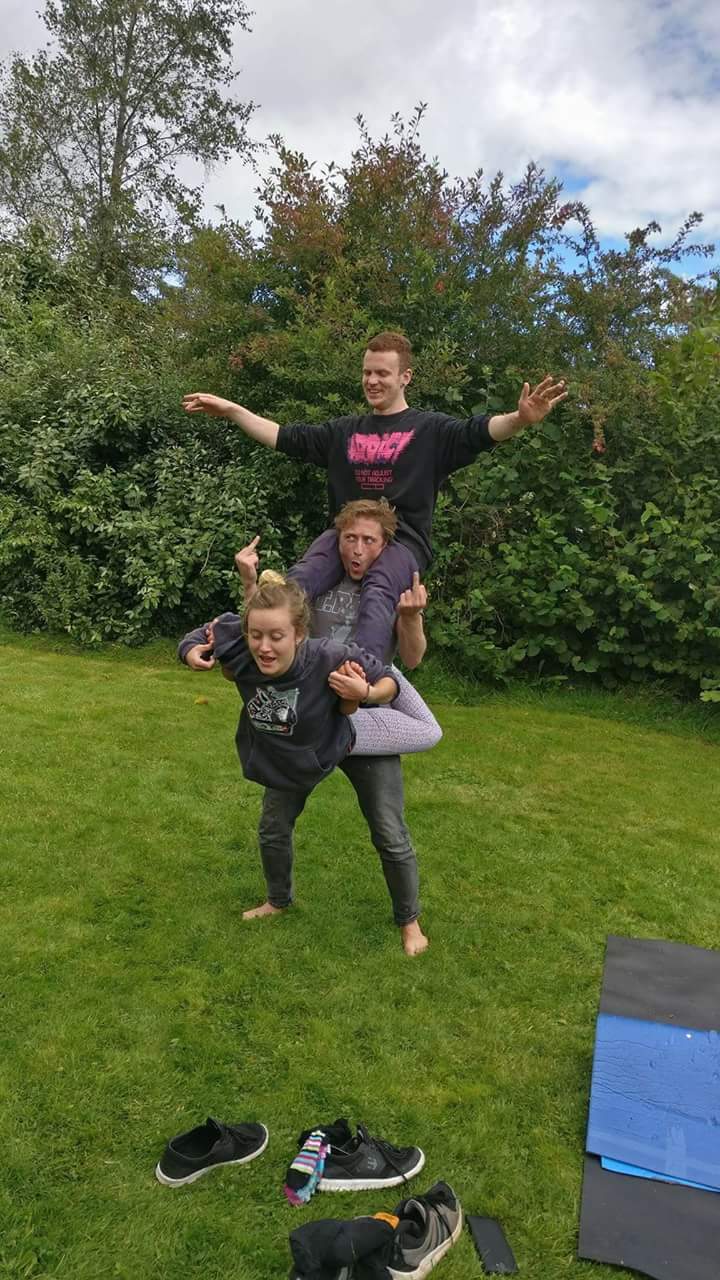 The Acrobatic 'F U' Dragon 🔥 | Scrolller