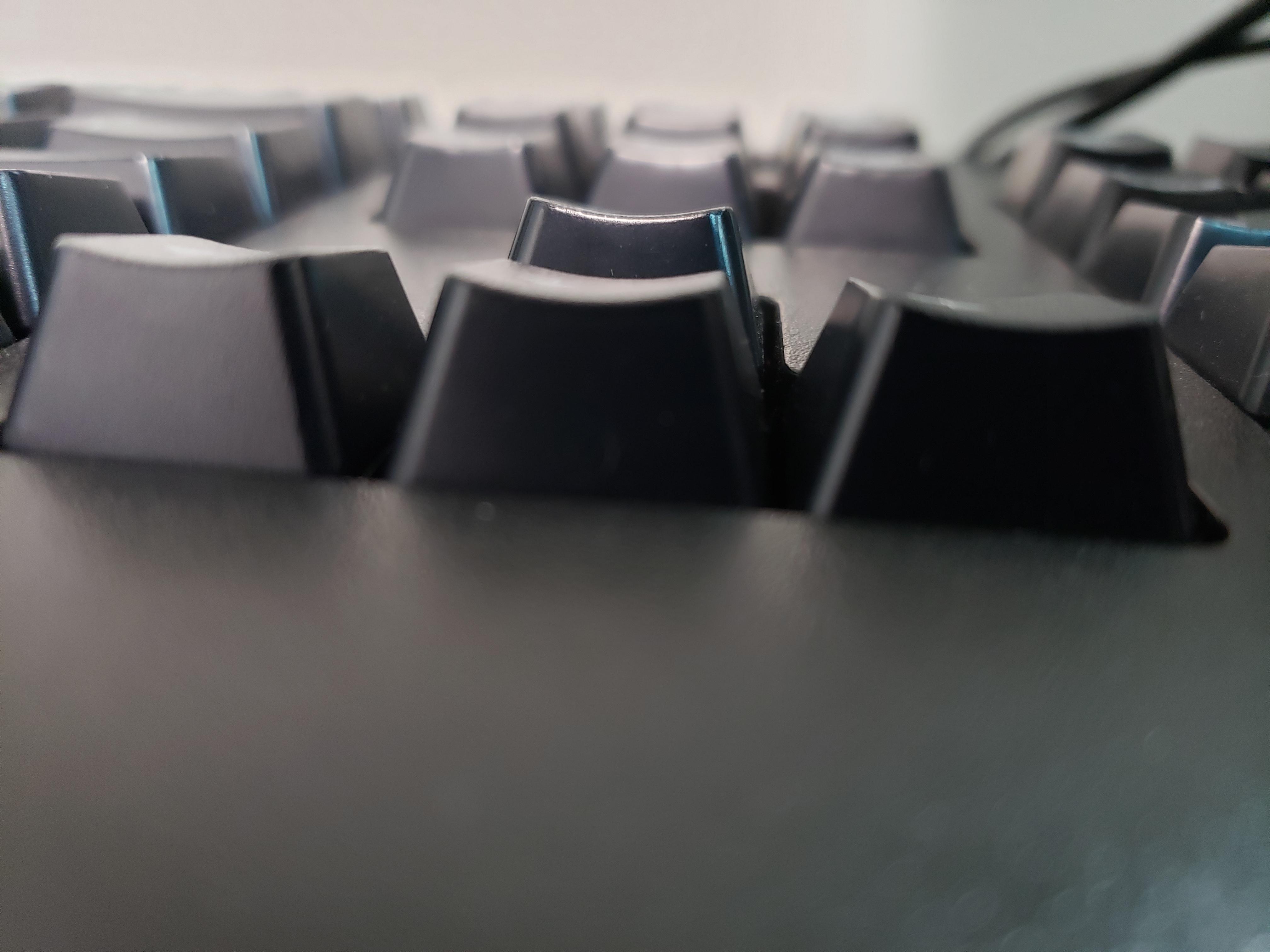 The arrow keys at my school are different heights | Scrolller