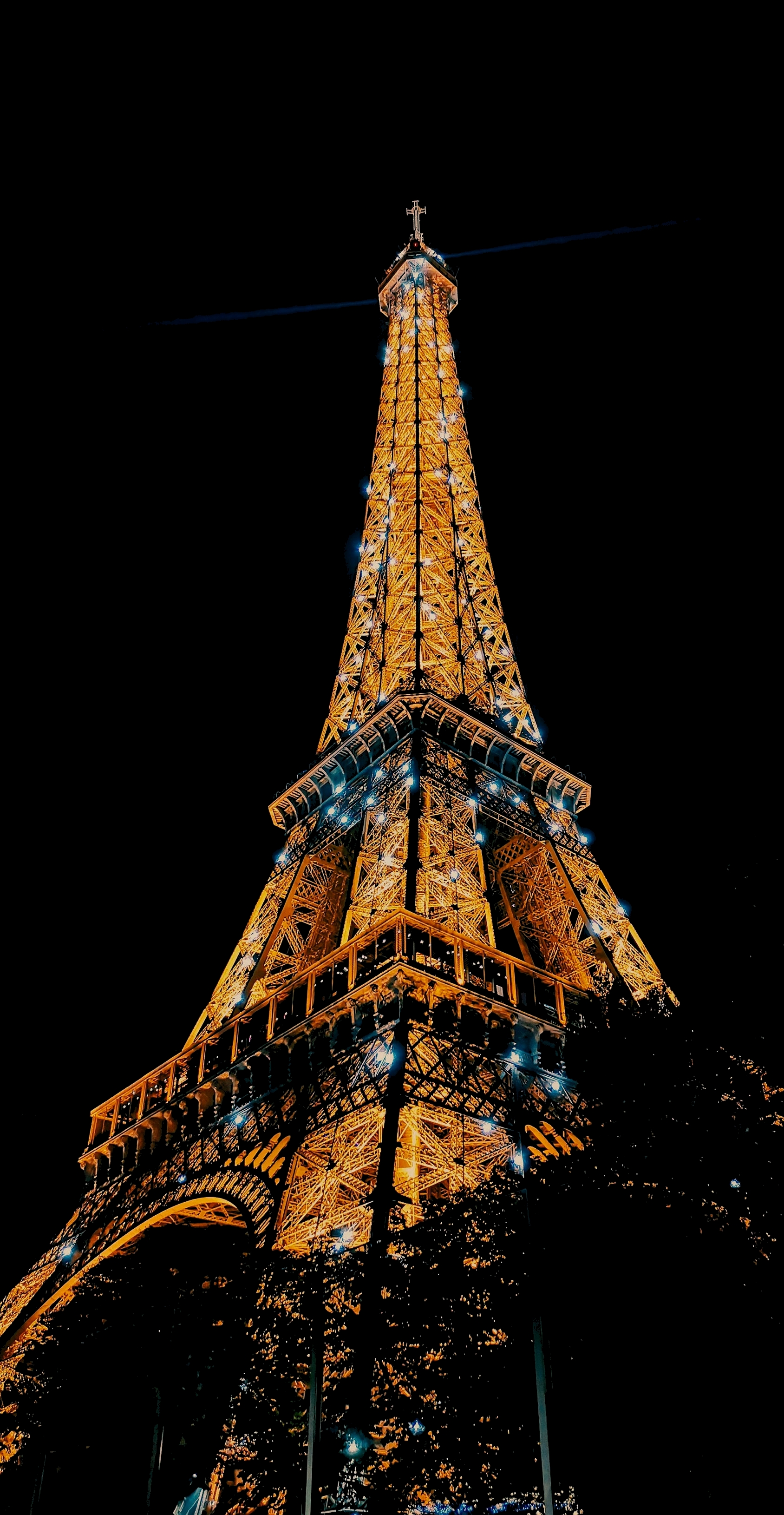 The Eiffel Tower (1688x3260) | Scrolller