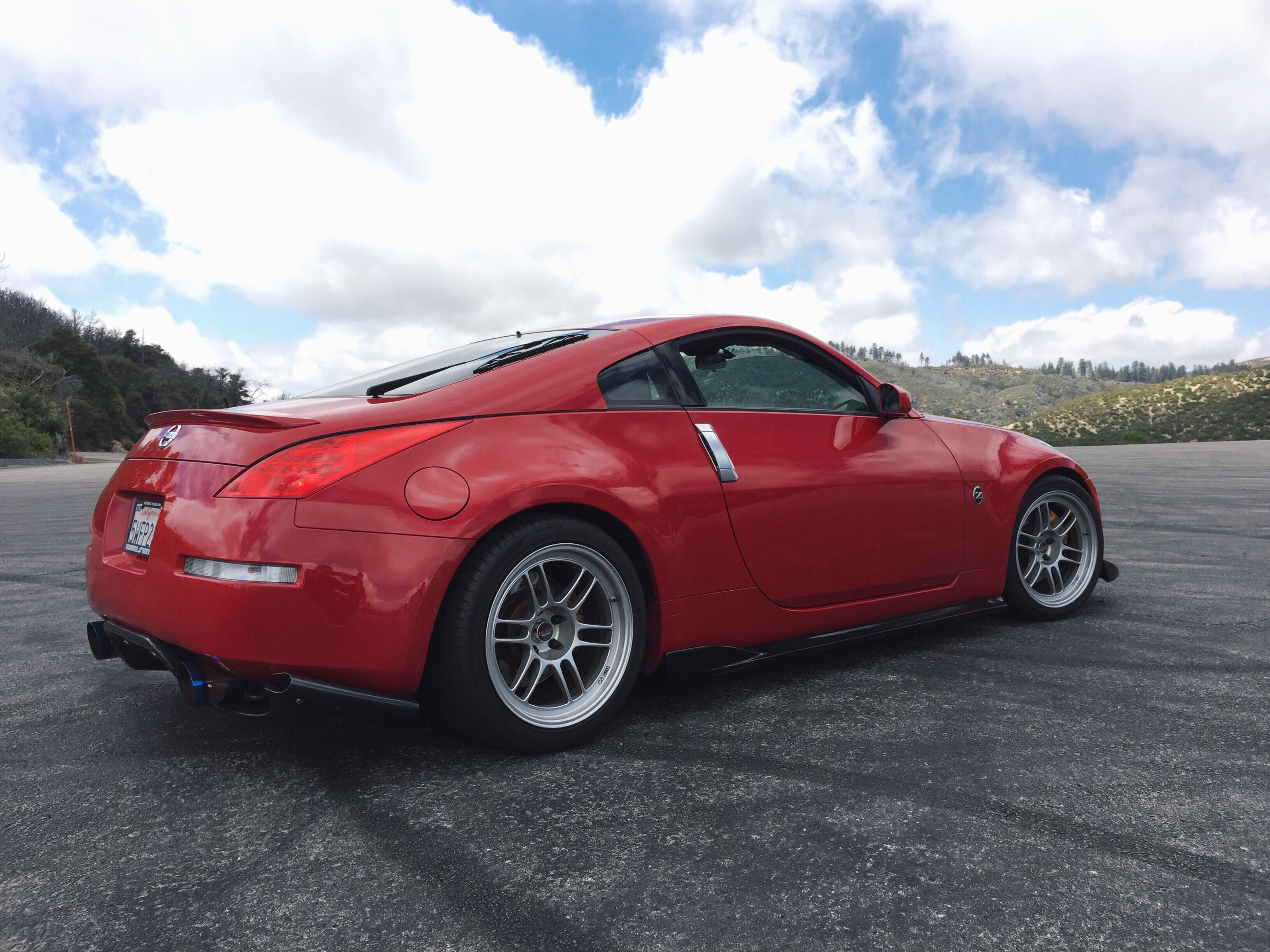 The lines of a Z33 are timeless. | Scrolller