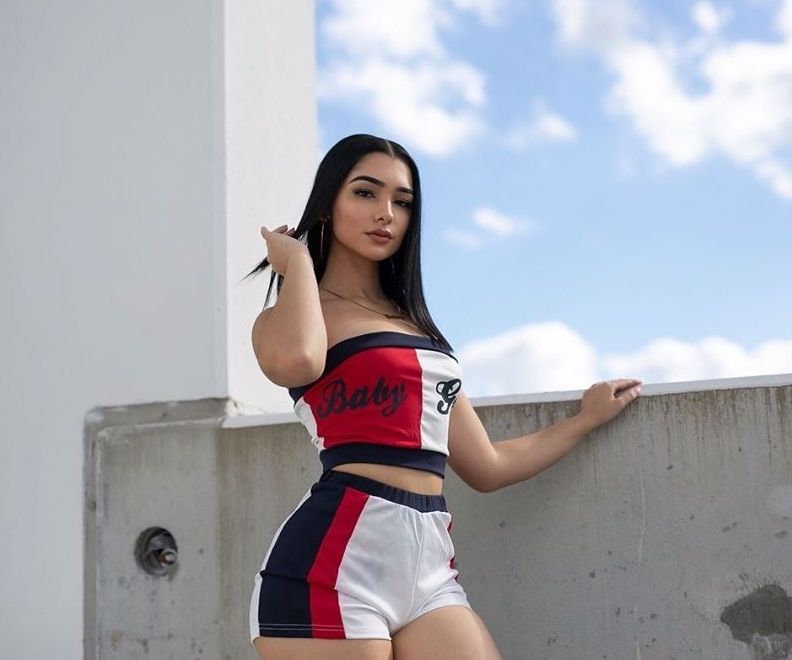 The look she gives when it's erect | Scrolller