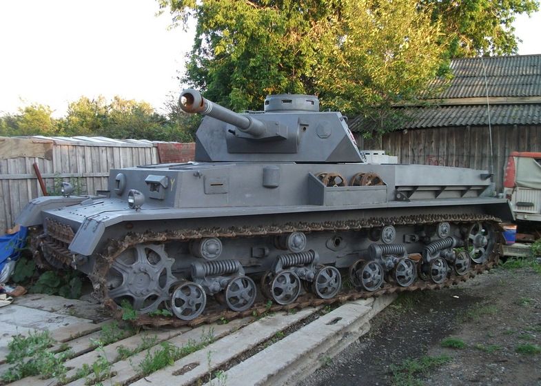 The love child of an STZ tractor and a Panzer IV | Scrolller