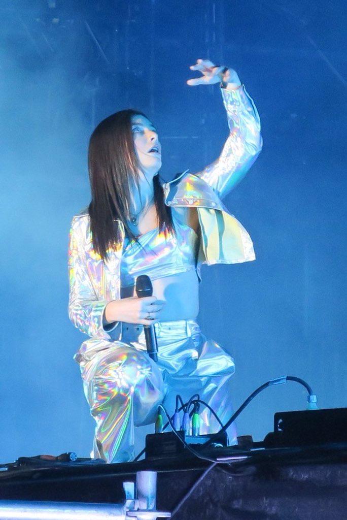 The Possession of Ella Yelich-O’Connor | Scrolller