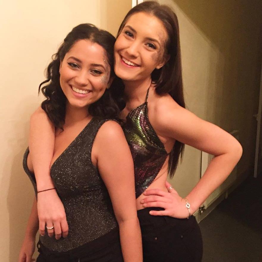 The rare girl-strap | Scrolller