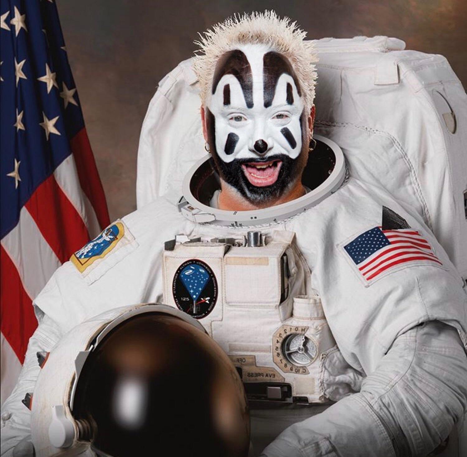 The sun and the moon, and even Mars. The Milky Way and fucking shooting stars | Scrolller