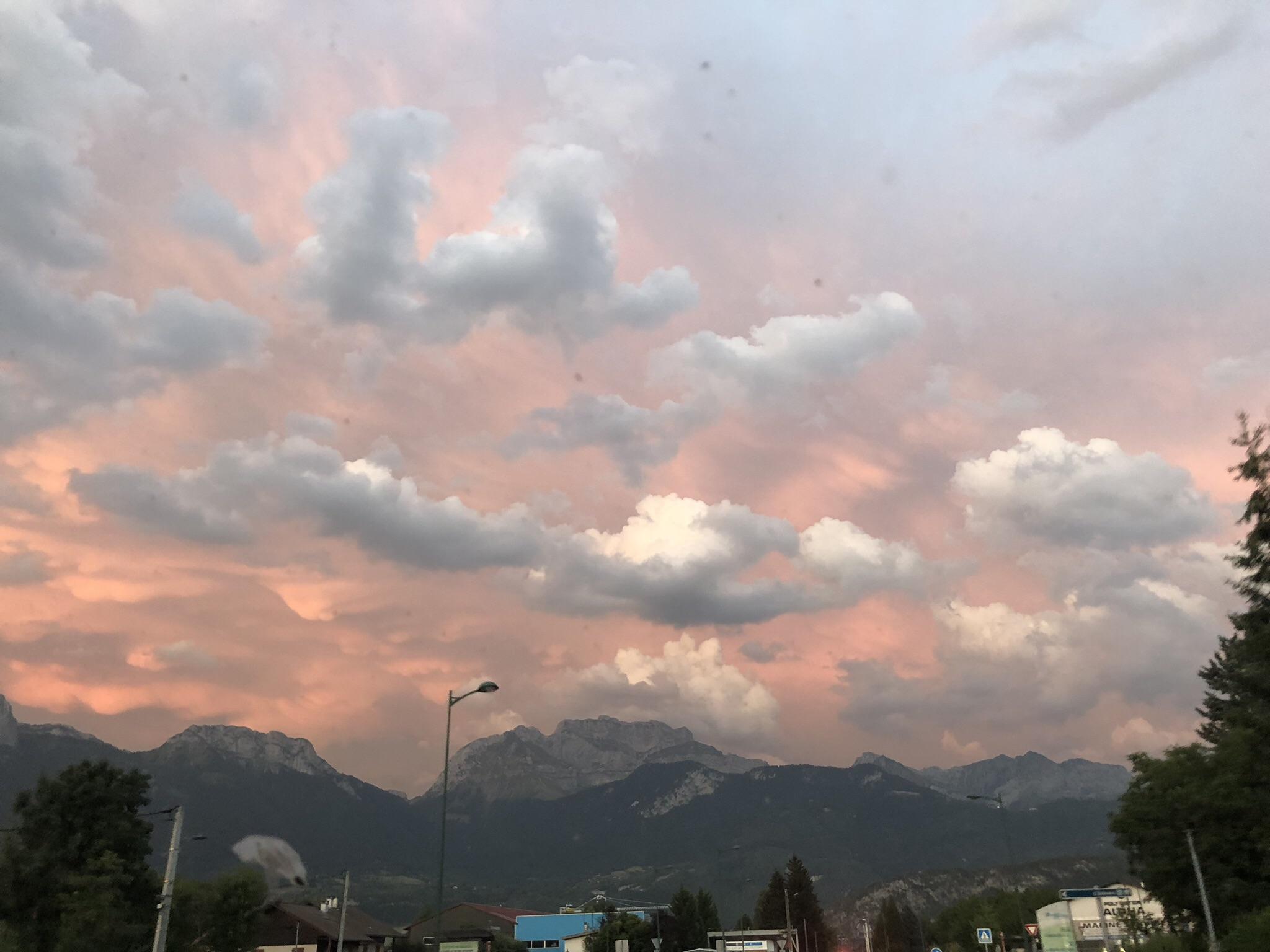 These clouds thooooo | Scrolller