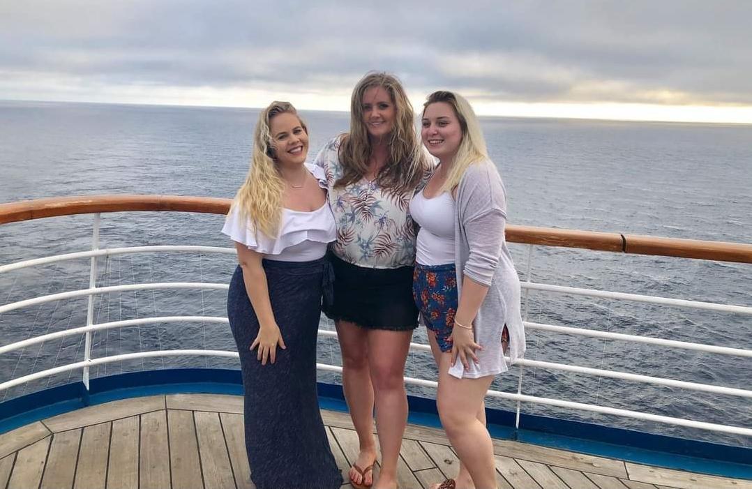 Thicc girls on a cruise | Scrolller