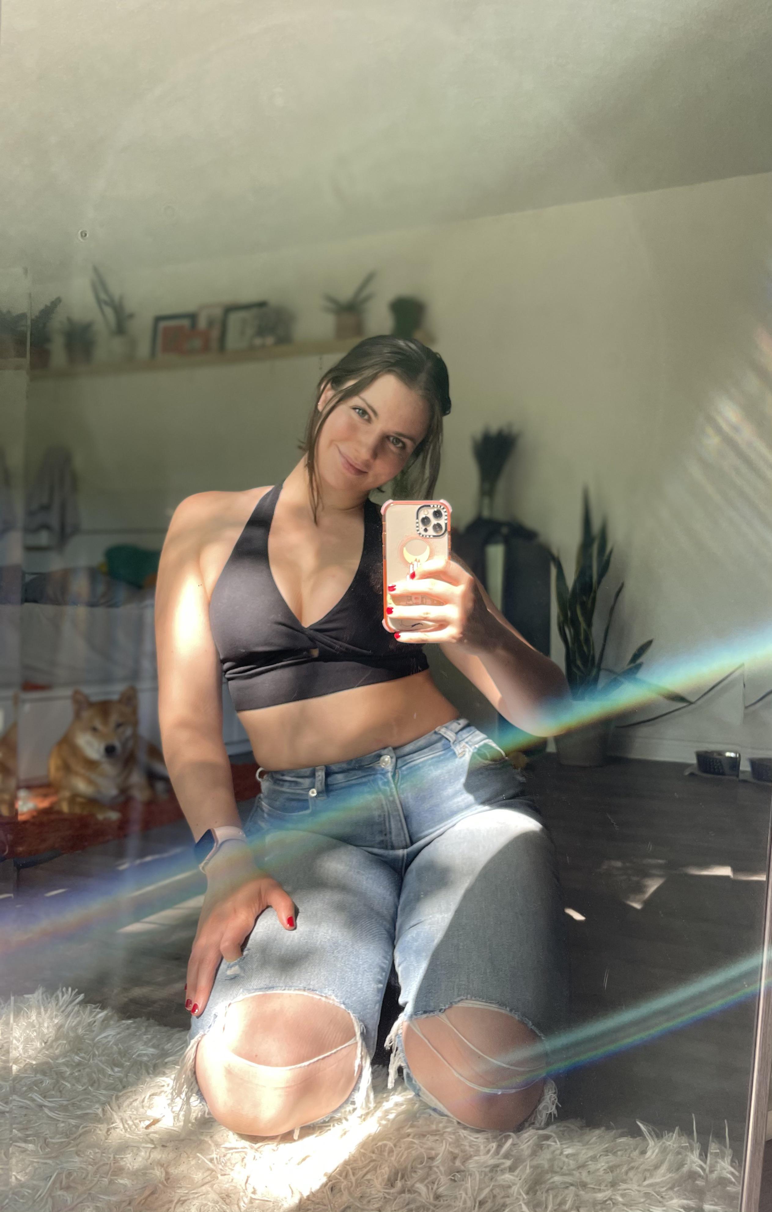 Thick and into artsy lighting. | Scrolller