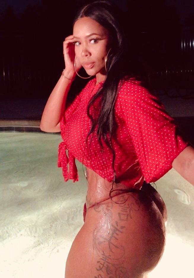 Thick thighs | Scrolller