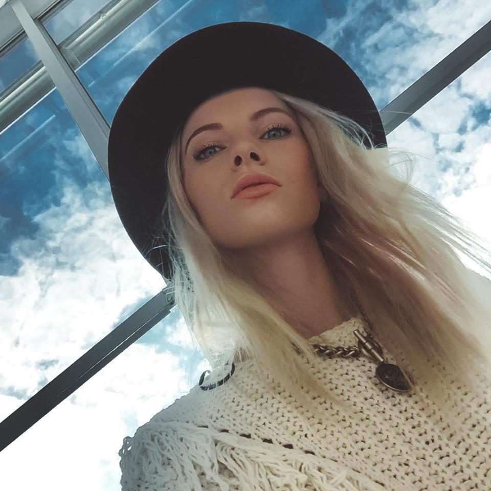 Thinking about...fill the gap 😜 | Scrolller