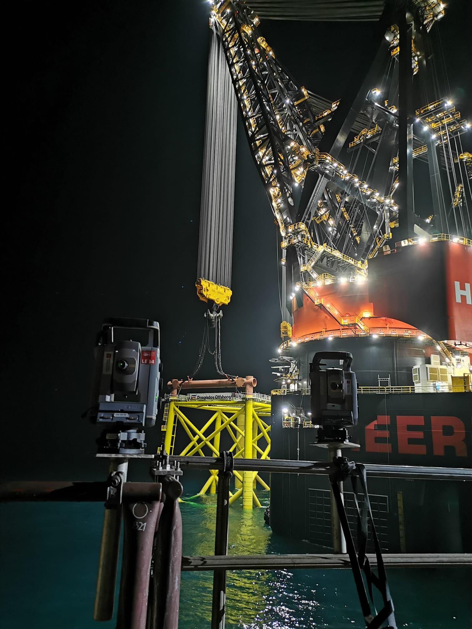 This 10000 Ton Offshore Crane | Scrolller