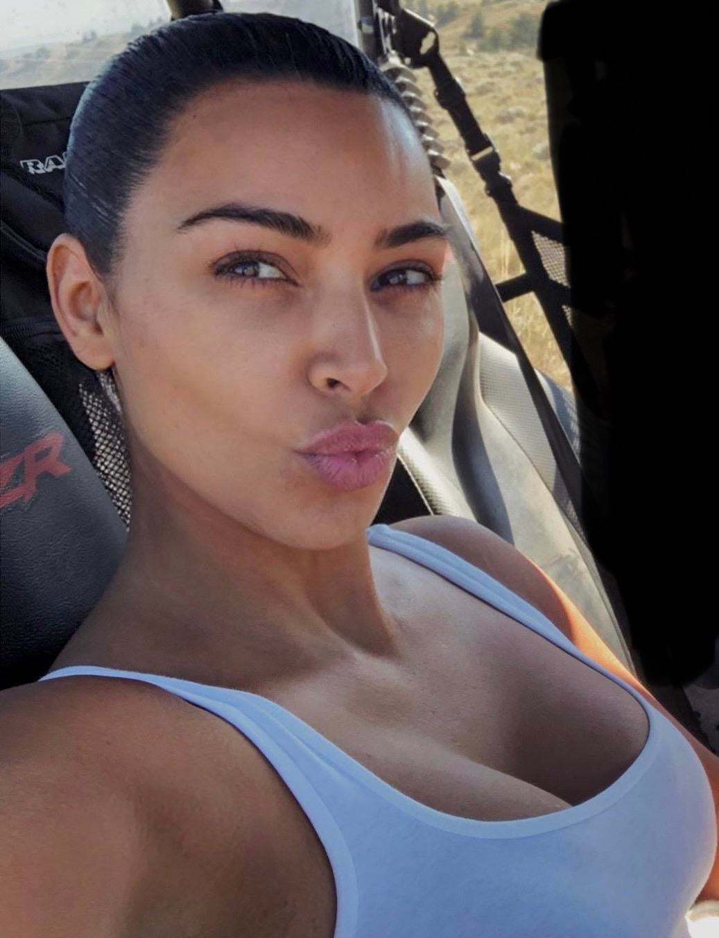 This bimbo's mouth could suck me dry | Scrolller