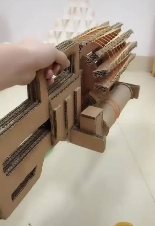 Cardboard machine gun | Scrolller
