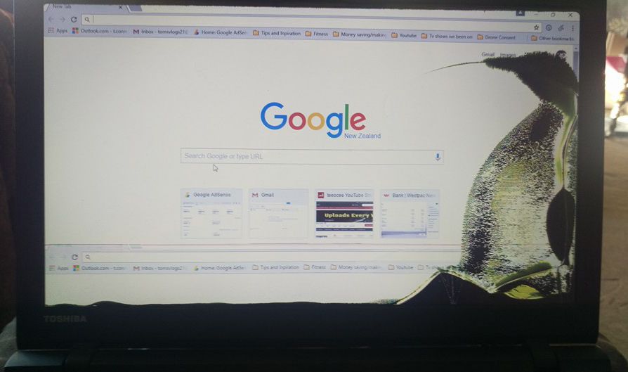 This cracked screen :) | Scrolller