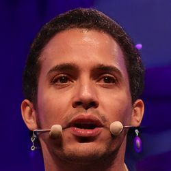 This GAN just invented a new microphone model! | Scrolller